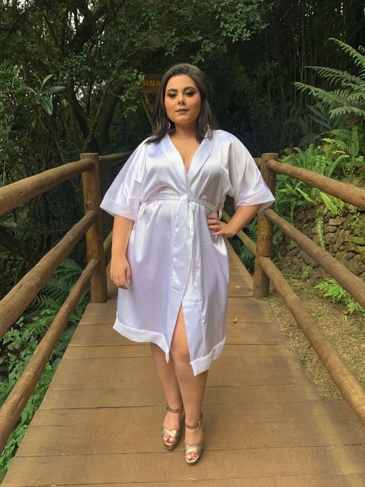 Robe De Cetim Modelo Patrícia Branco